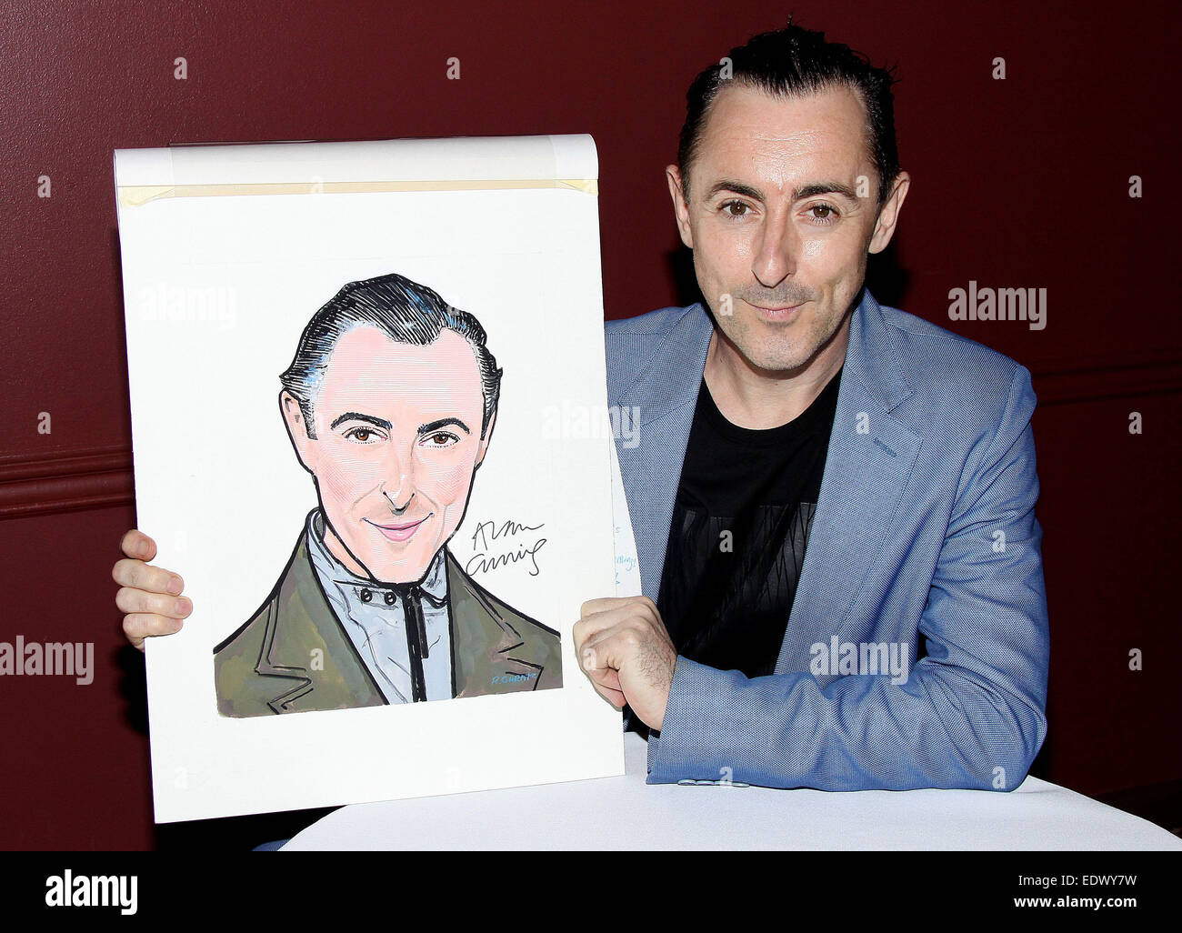 Alan Cumming receives his portrait at famed theatre district eatery ...