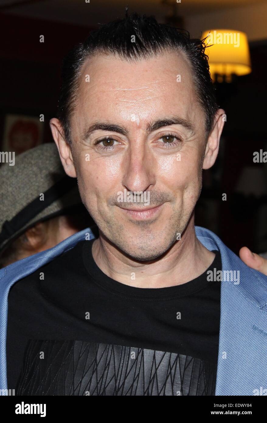 Alan Cumming receives his portrait at famed theatre district eatery ...