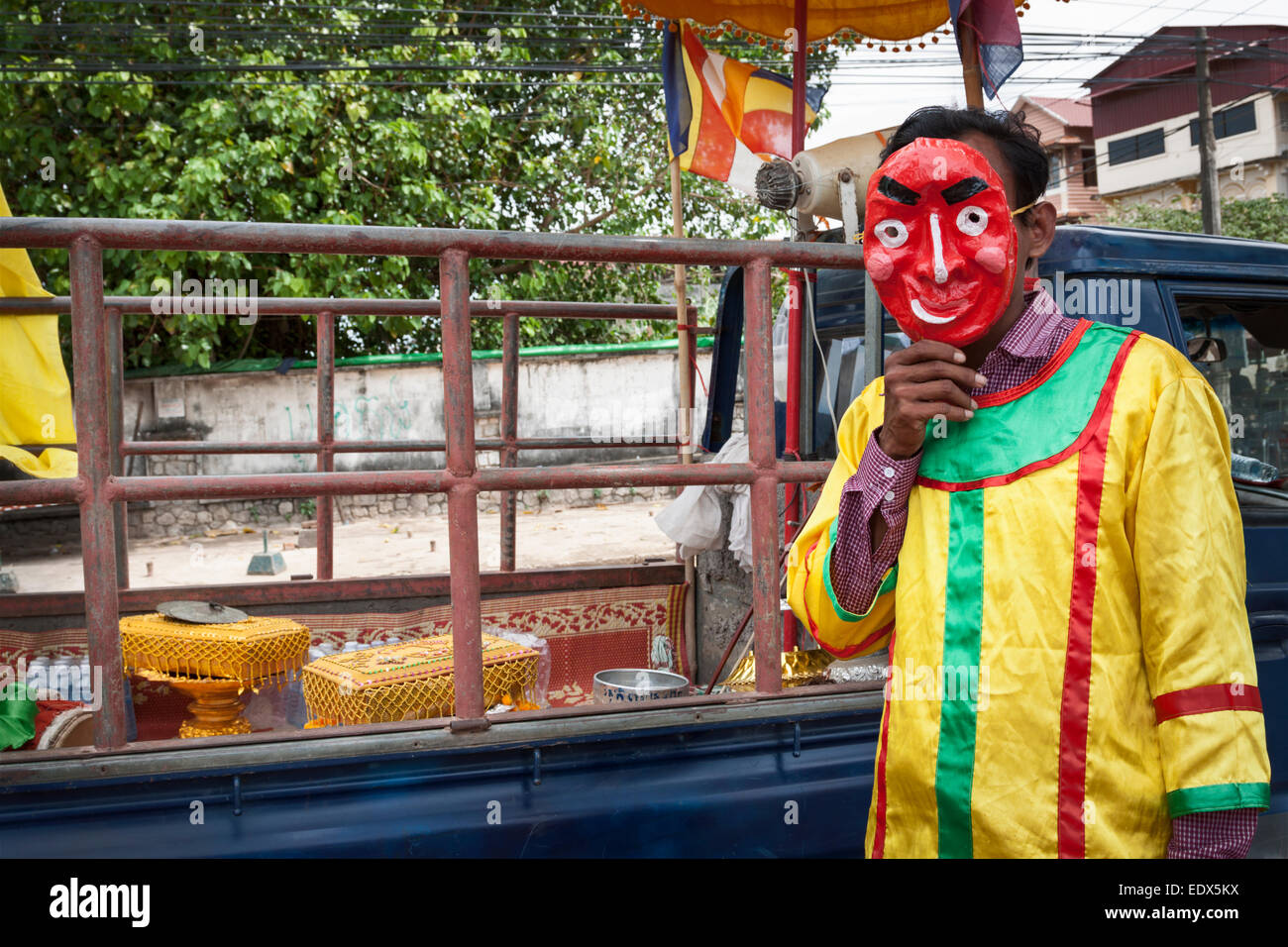 Strolling Cambodian actor Stock Photo - Alamy