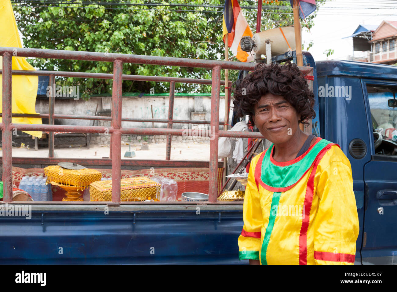 Strolling Cambodian actor Stock Photo - Alamy