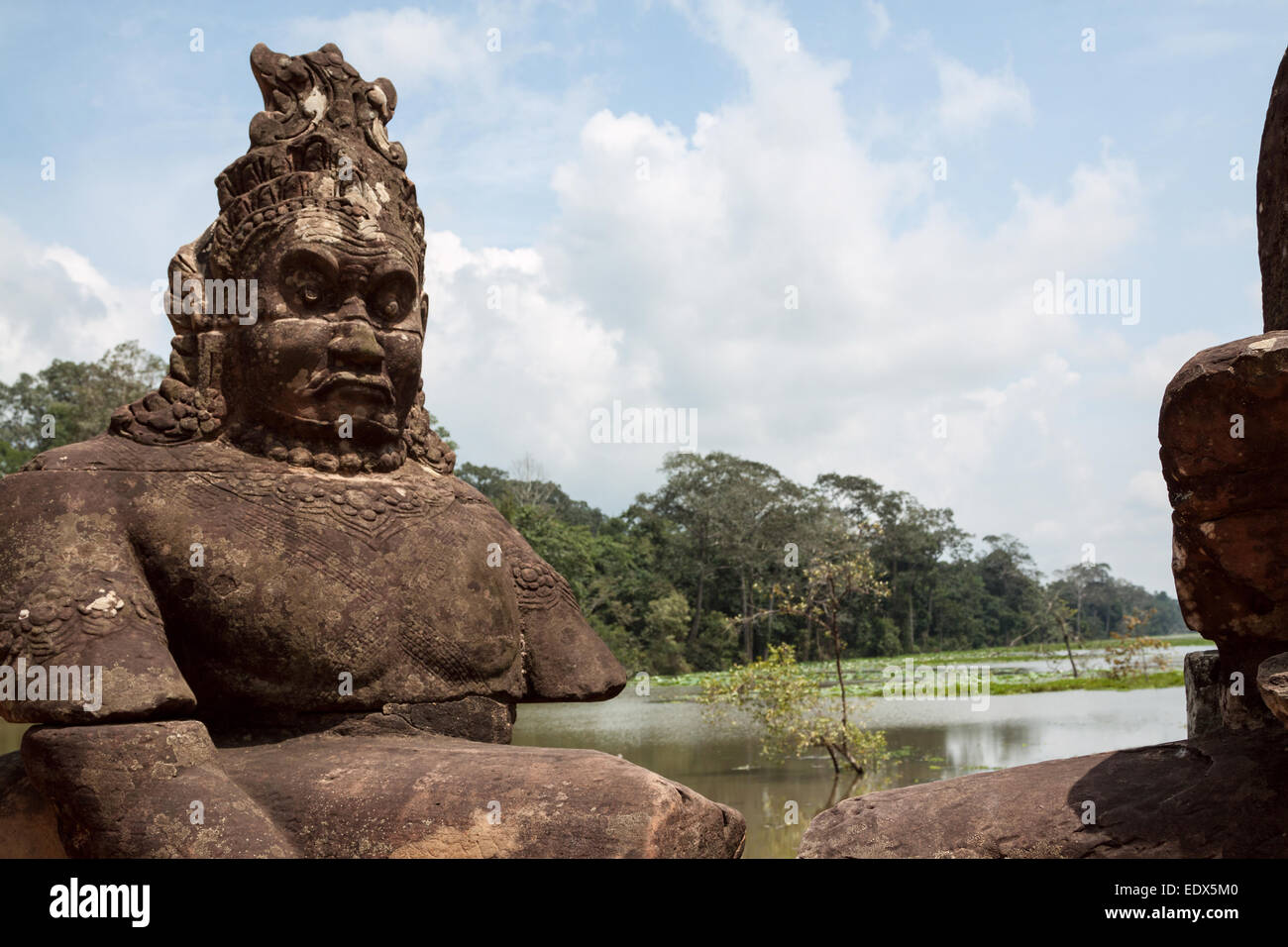 Gate guardian statue - Angkor wat, Cambodia Stock Photo - Alamy
