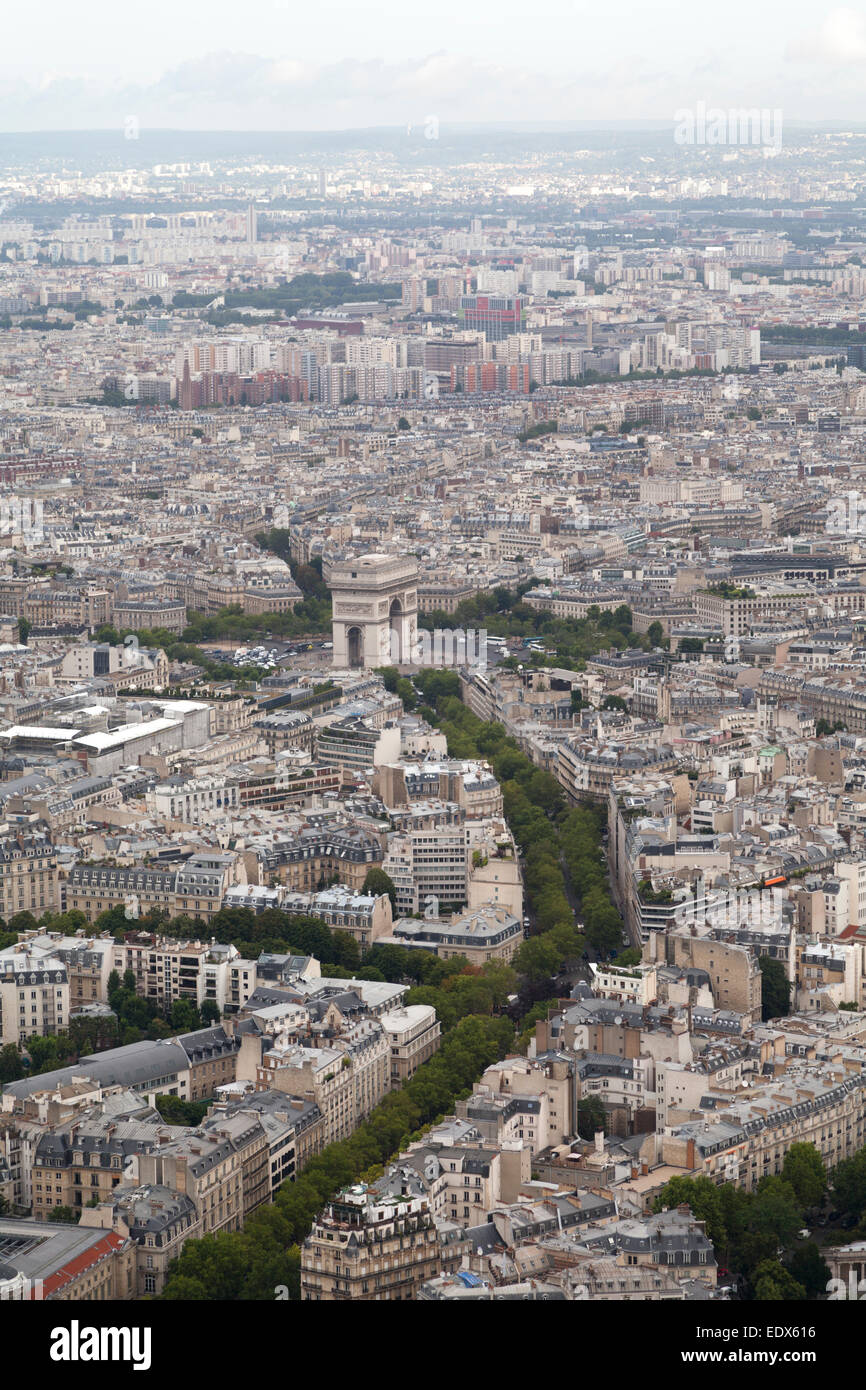 France, Paris, view from the Eiffel tower, looking towards the Arc De Triomphe Stock Photo - Alamy