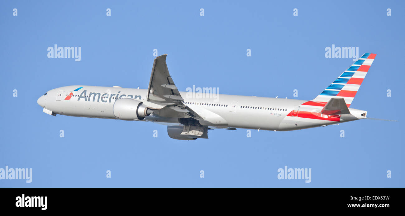 American Airlines Boeing 777 N717AN arriving at London-Heathrow Airport ...