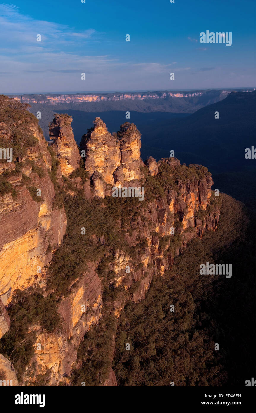 Three Sisters at sunset, Blue Mountains, Australia Stock Photo - Alamy