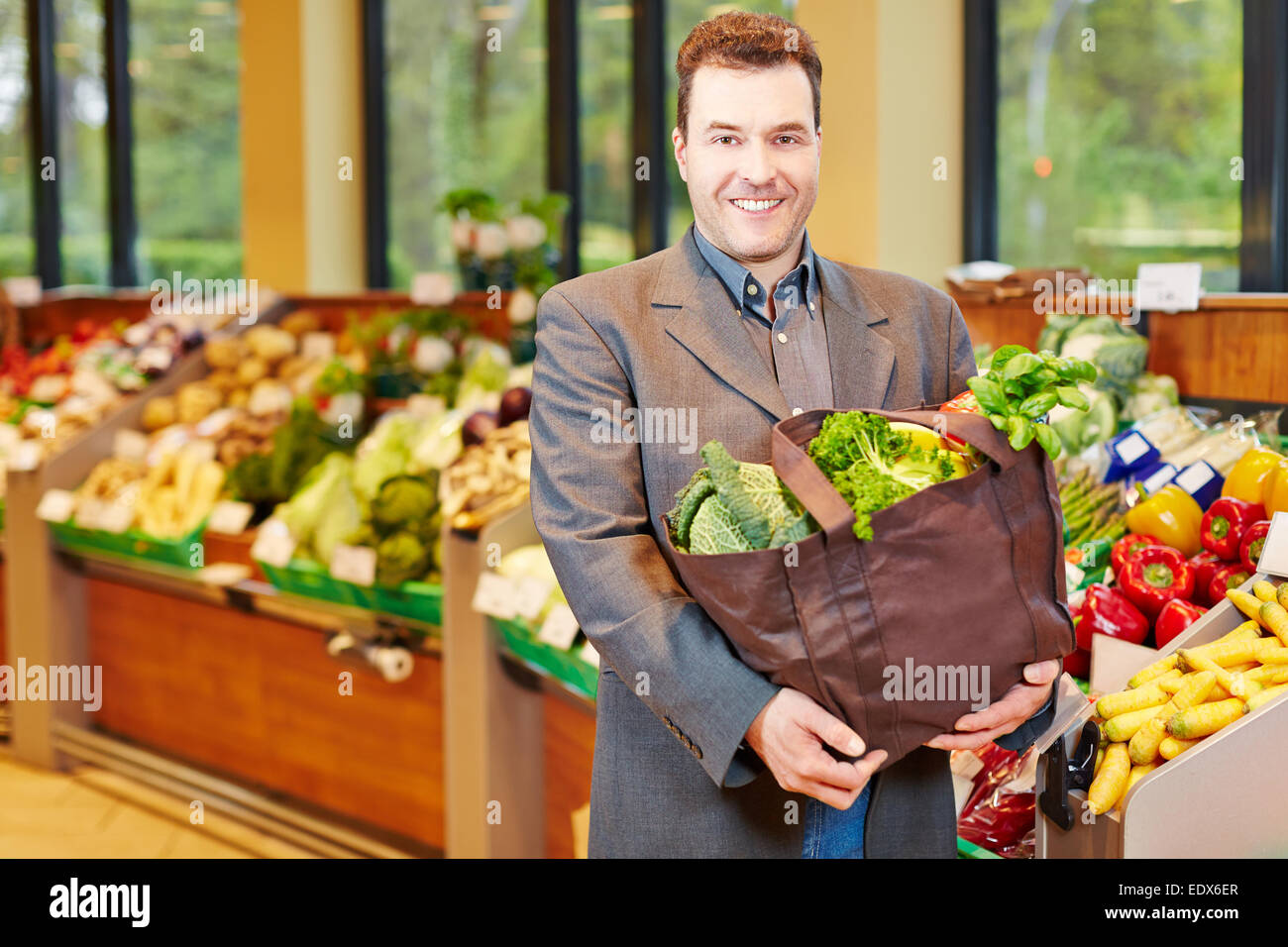 Businessman in grocery store hi-res stock photography and images - Alamy