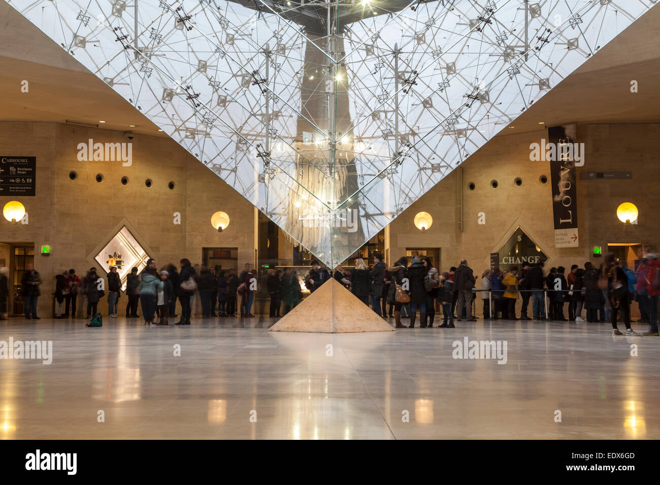 Inverted pyramid louvre hi-res stock photography and images - Alamy