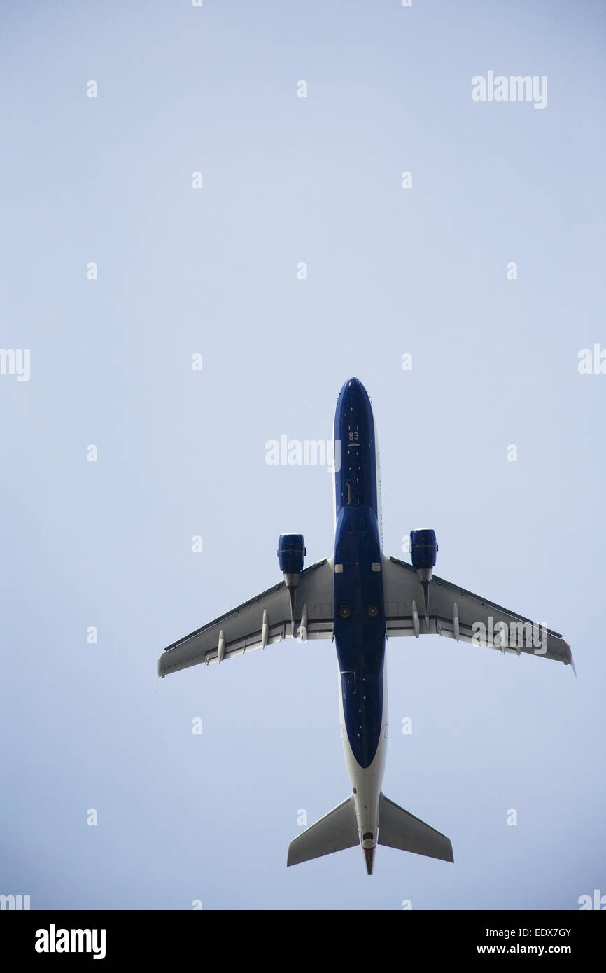 Airplane sky blue hi-res stock photography and images - Alamy