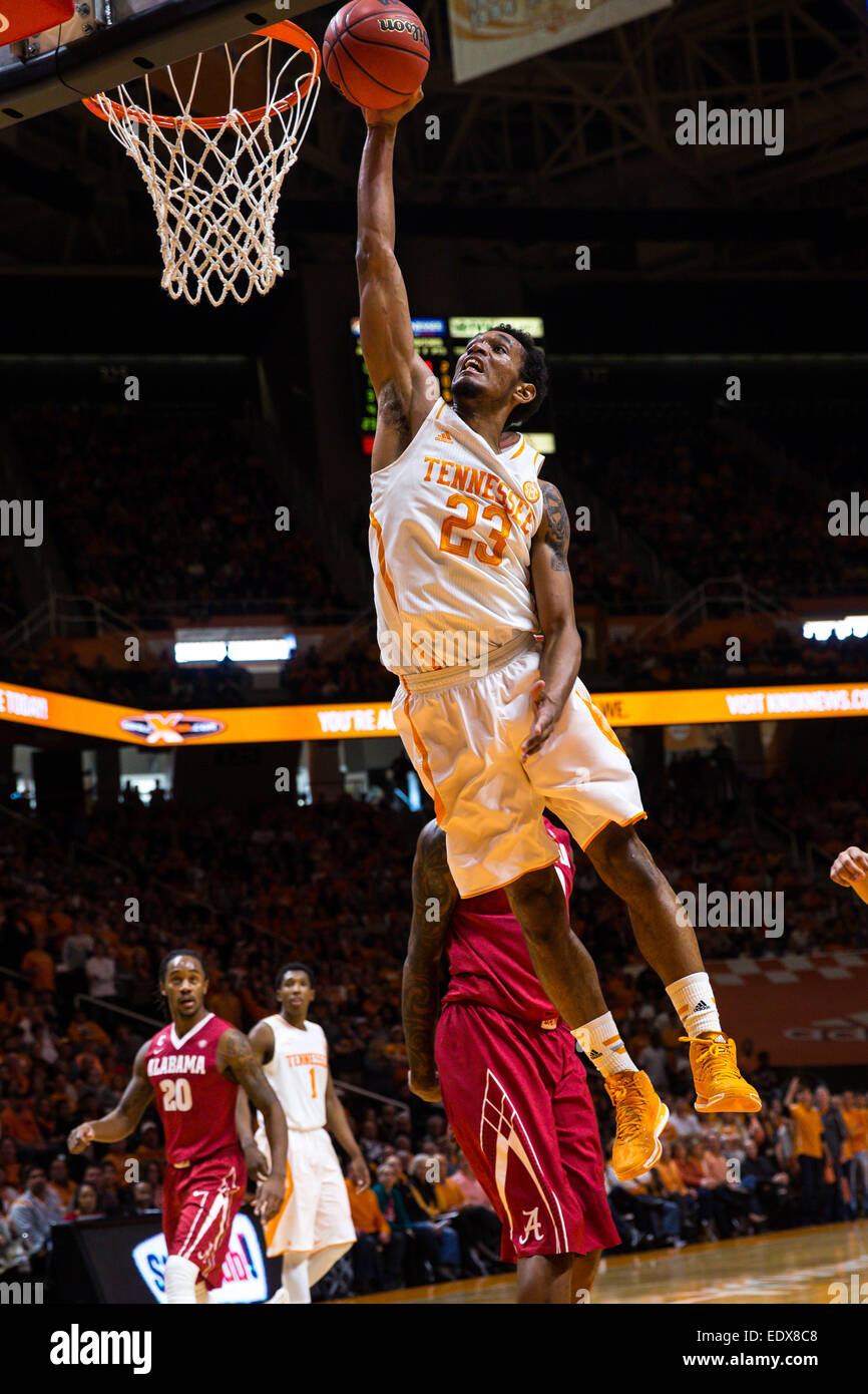 January 10, 2015: Derek Reese #23 of the Tennessee Volunteers dunks the ...