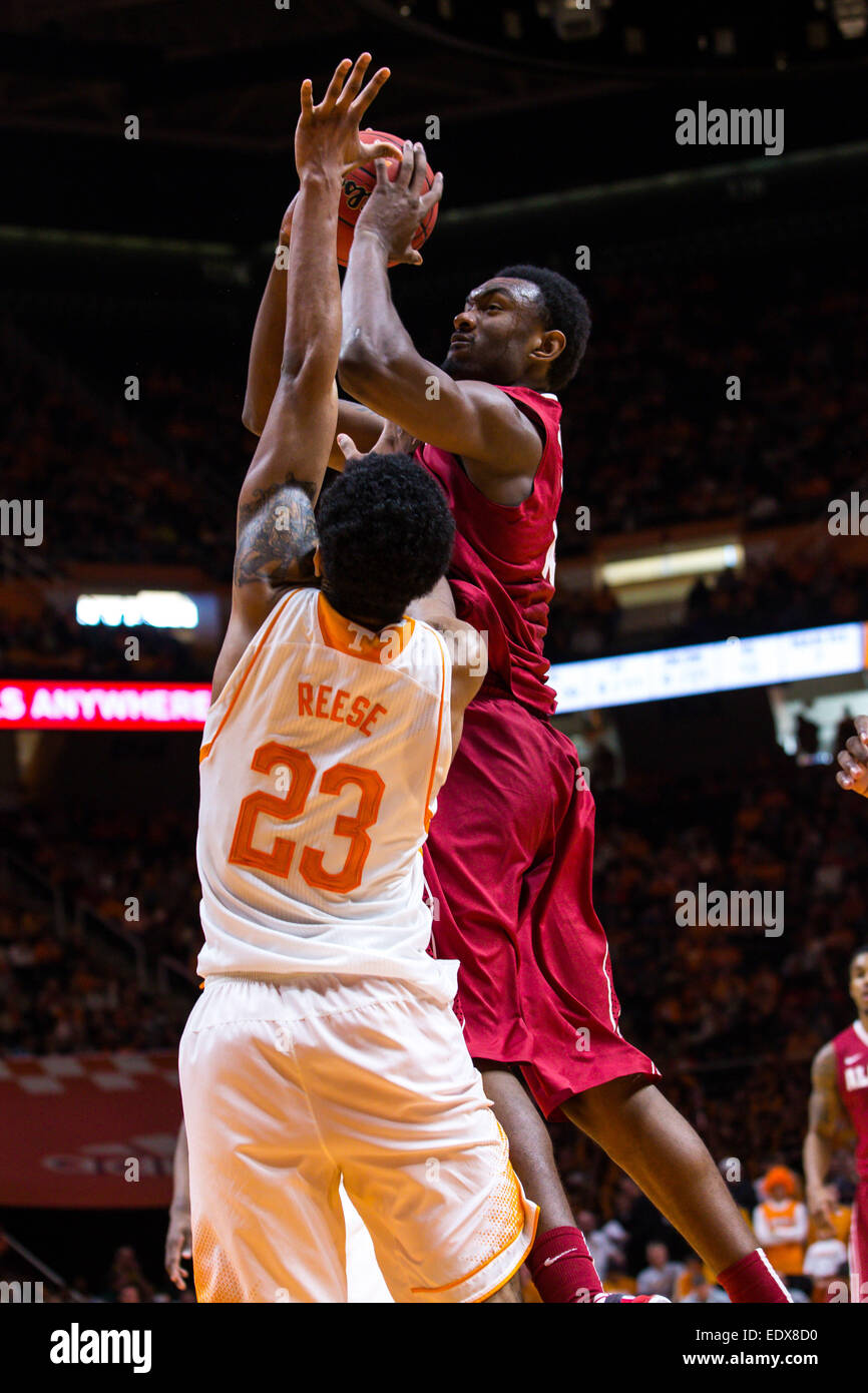January 10, 2015: Derek Reese #23 of the Tennessee Volunteers defends ...