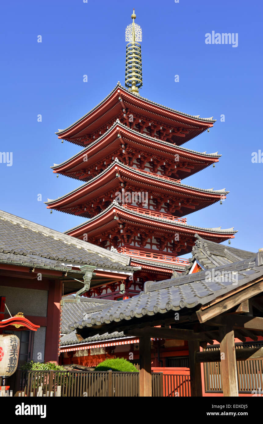 Traditional Japanese architecture, Sensoji Temple in Asakusa, Tokyo ...