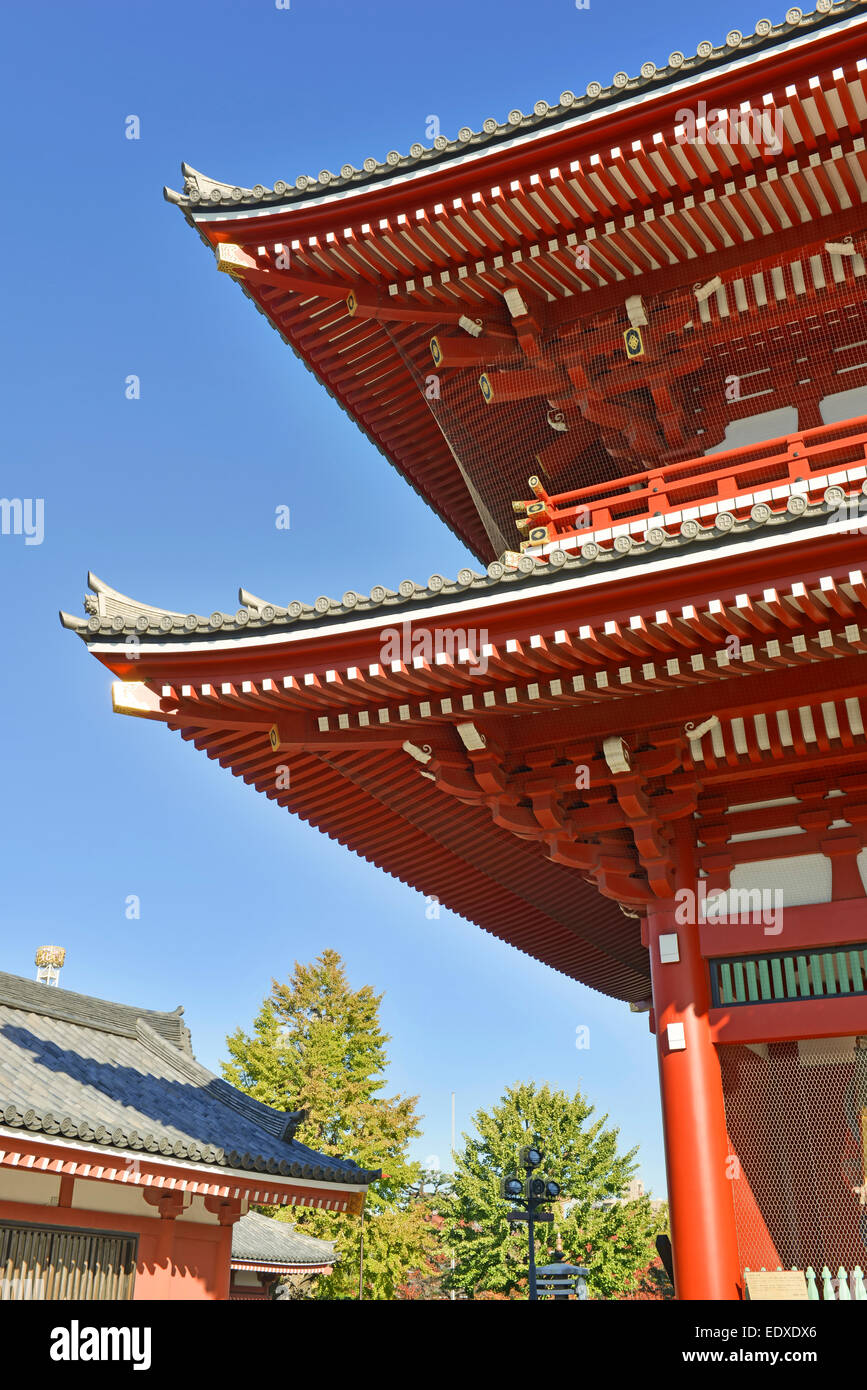 Traditional Japanese architecture, Sensoji Temple in Asakusa, Tokyo ...