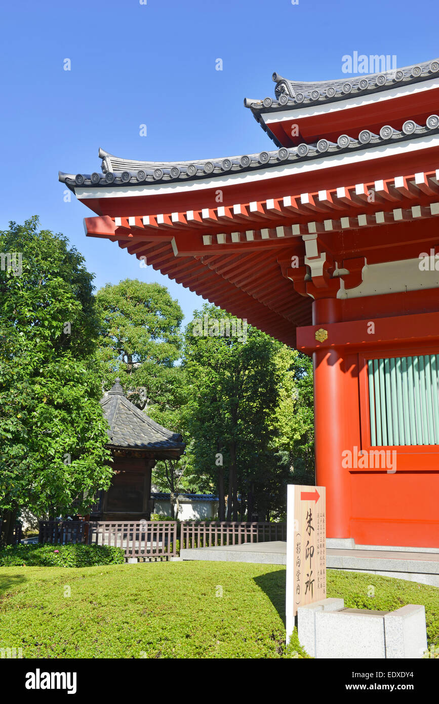 Traditional Japanese architecture, Sensoji Temple in Asakusa, Tokyo ...