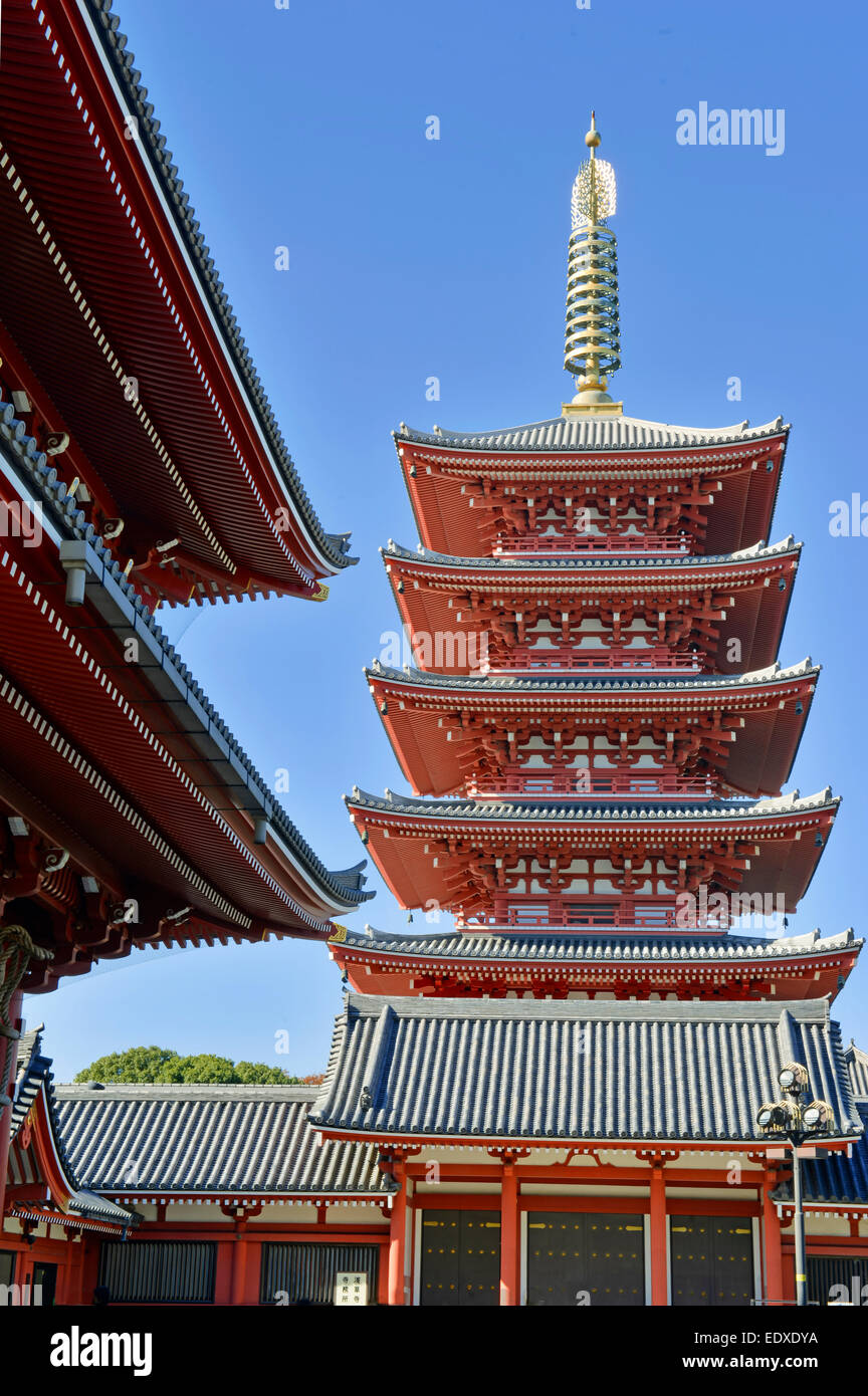 Traditional Japanese architecture, Sensoji Temple in Asakusa, Tokyo ...