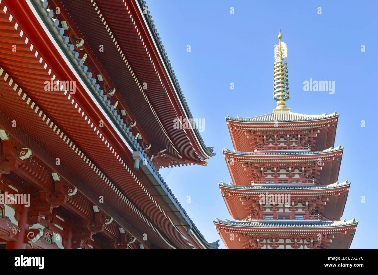 Traditional Japanese architecture, Sensoji Temple in Asakusa, Tokyo ...