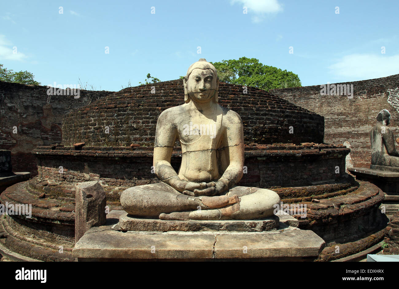 Buddha Statue in Vatadage, Polonnaruwa, Sri Lanka Stock Photo - Alamy