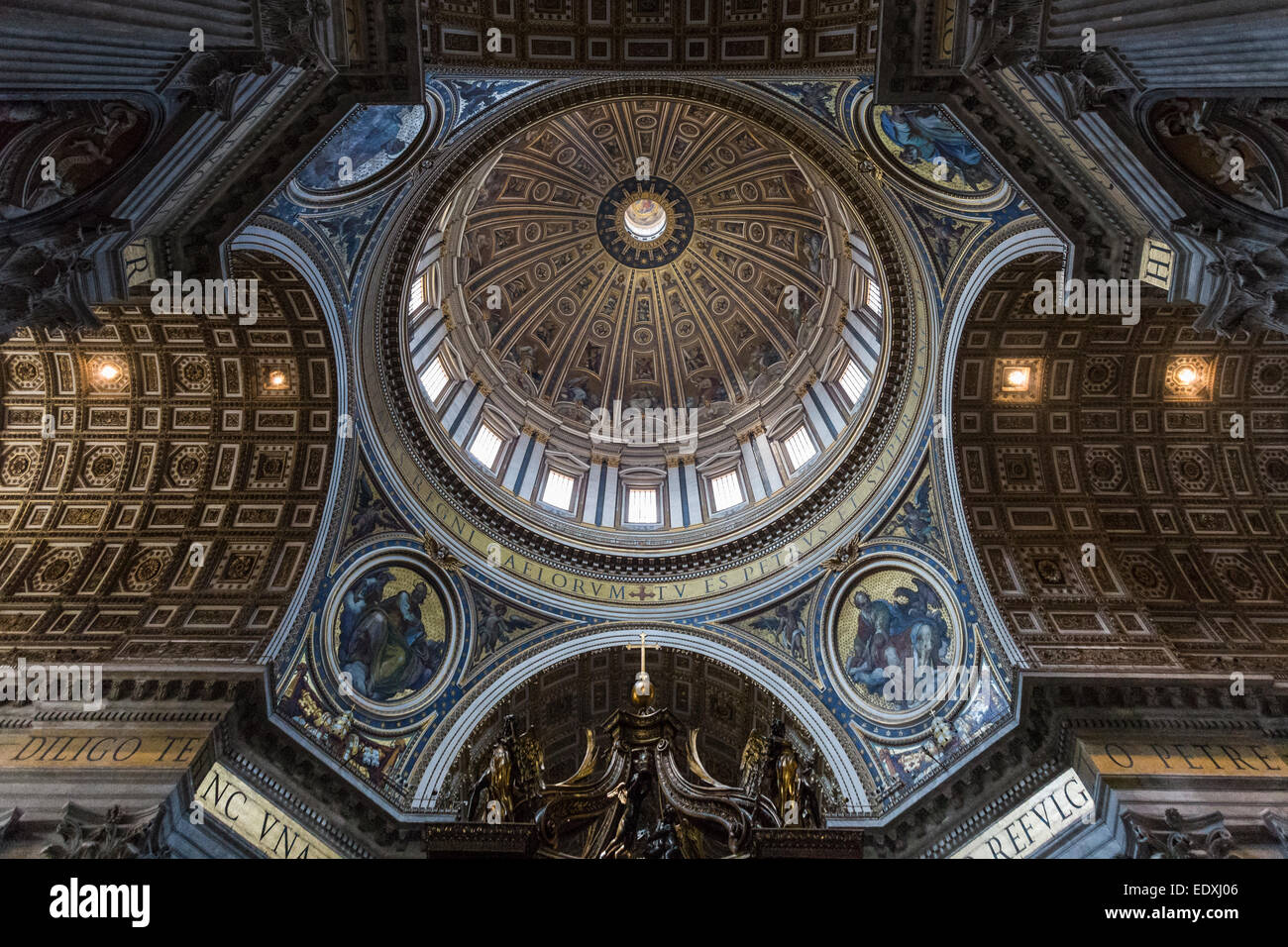 St. Peter's Basilica (Basilica di San Pietro in Vaticano) interior ...