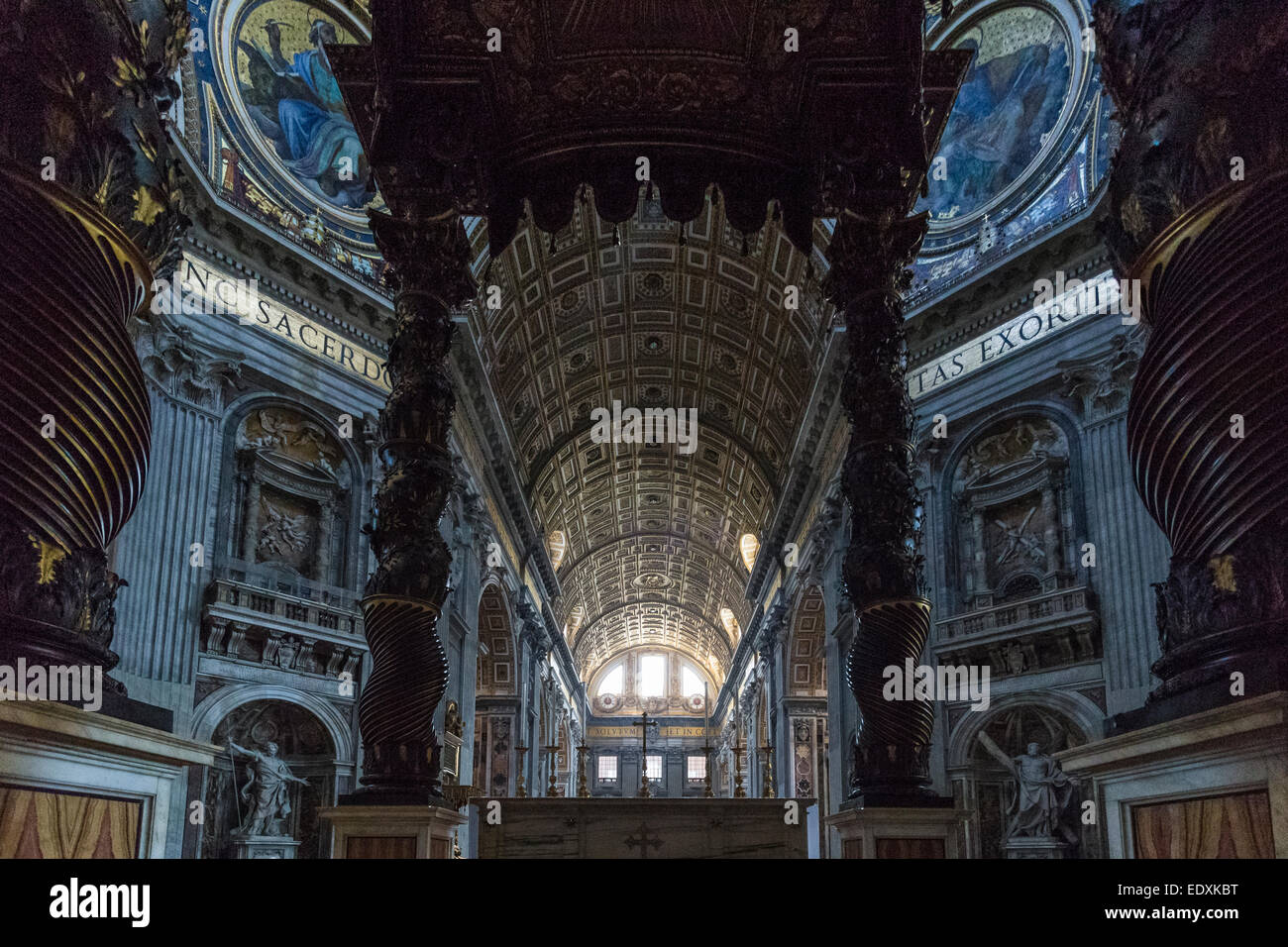 St. Peter's Basilica (Basilica di San Pietro in Vaticano) interior ...