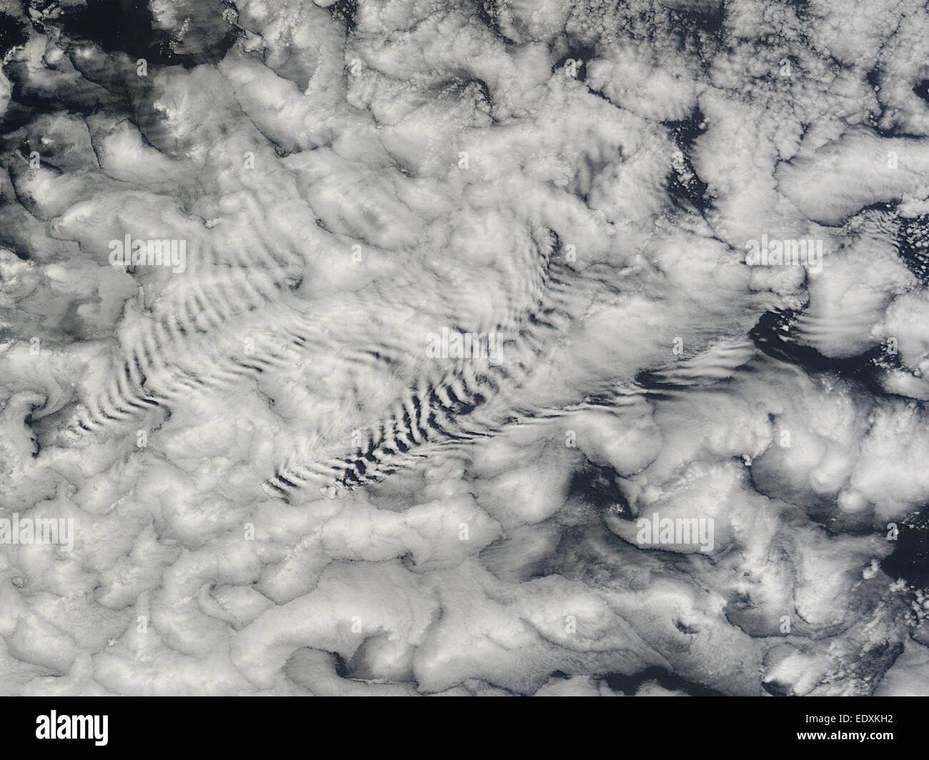 Ship-wave-shaped clouds were observed in the south Indian Ocean ...