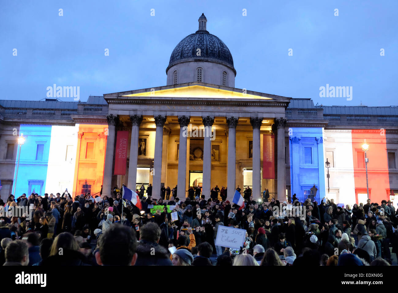The National Gallery is illuminated in the colors of the French flag ...