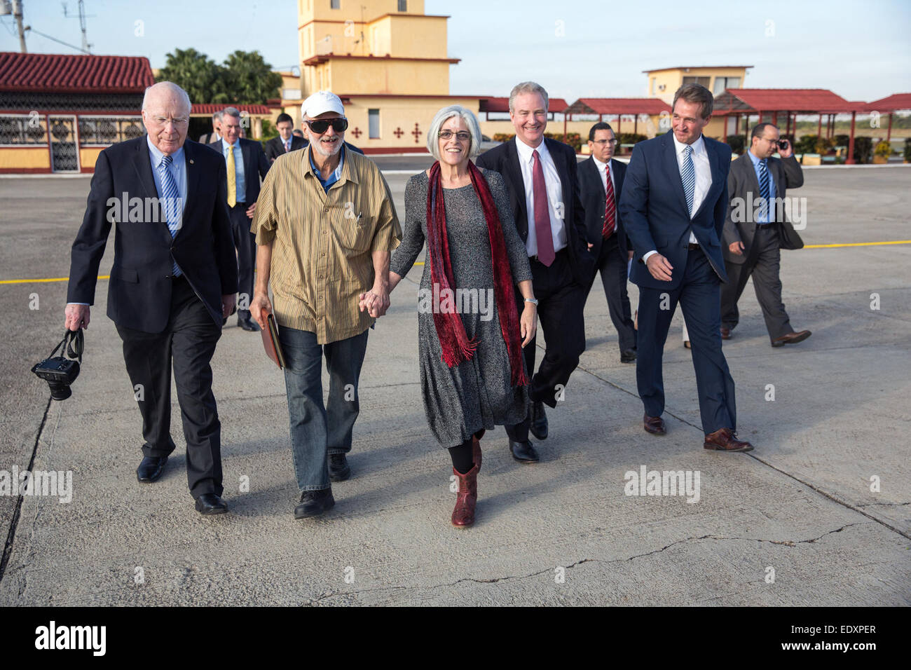 Alan Gross on the tarmac with his wife, Judy Gross, attorney Scott ...