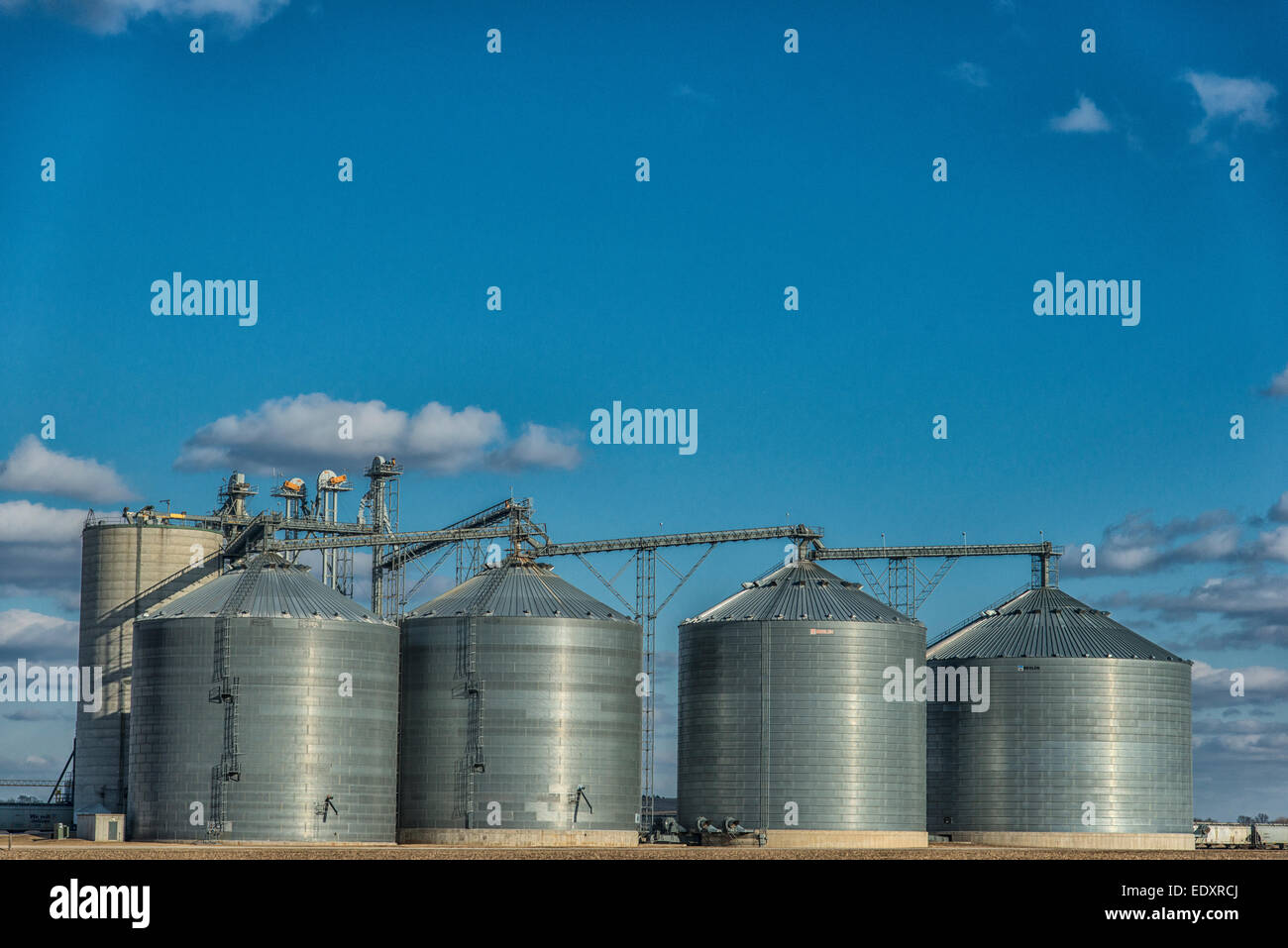 Bins grain hi-res stock photography and images - Alamy