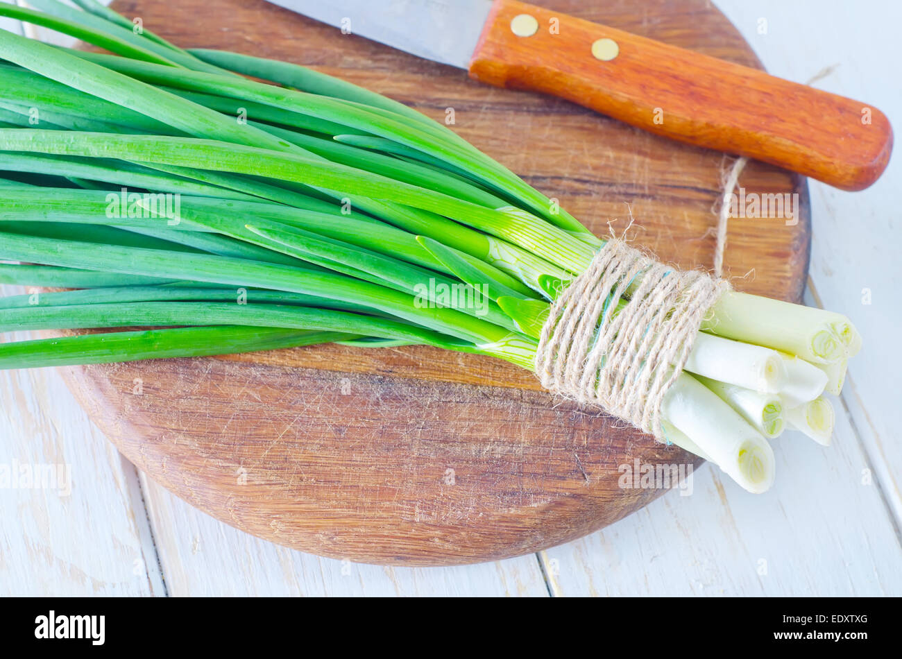 Onion stalk pile hi-res stock photography and images - Alamy