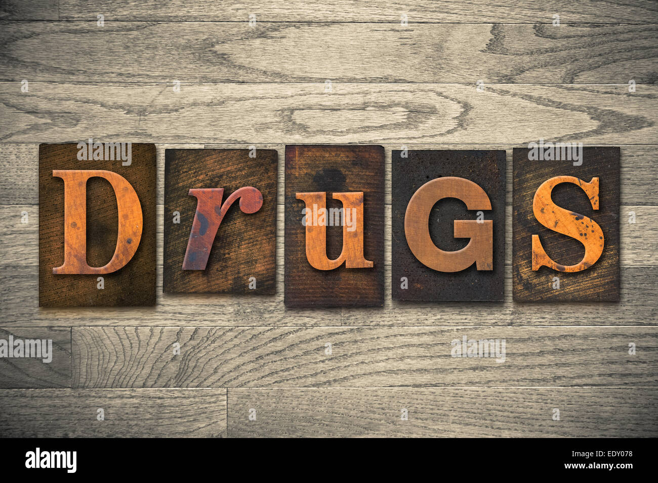 The word "DRUGS" written in wooden letterpress type Stock Photo - Alamy