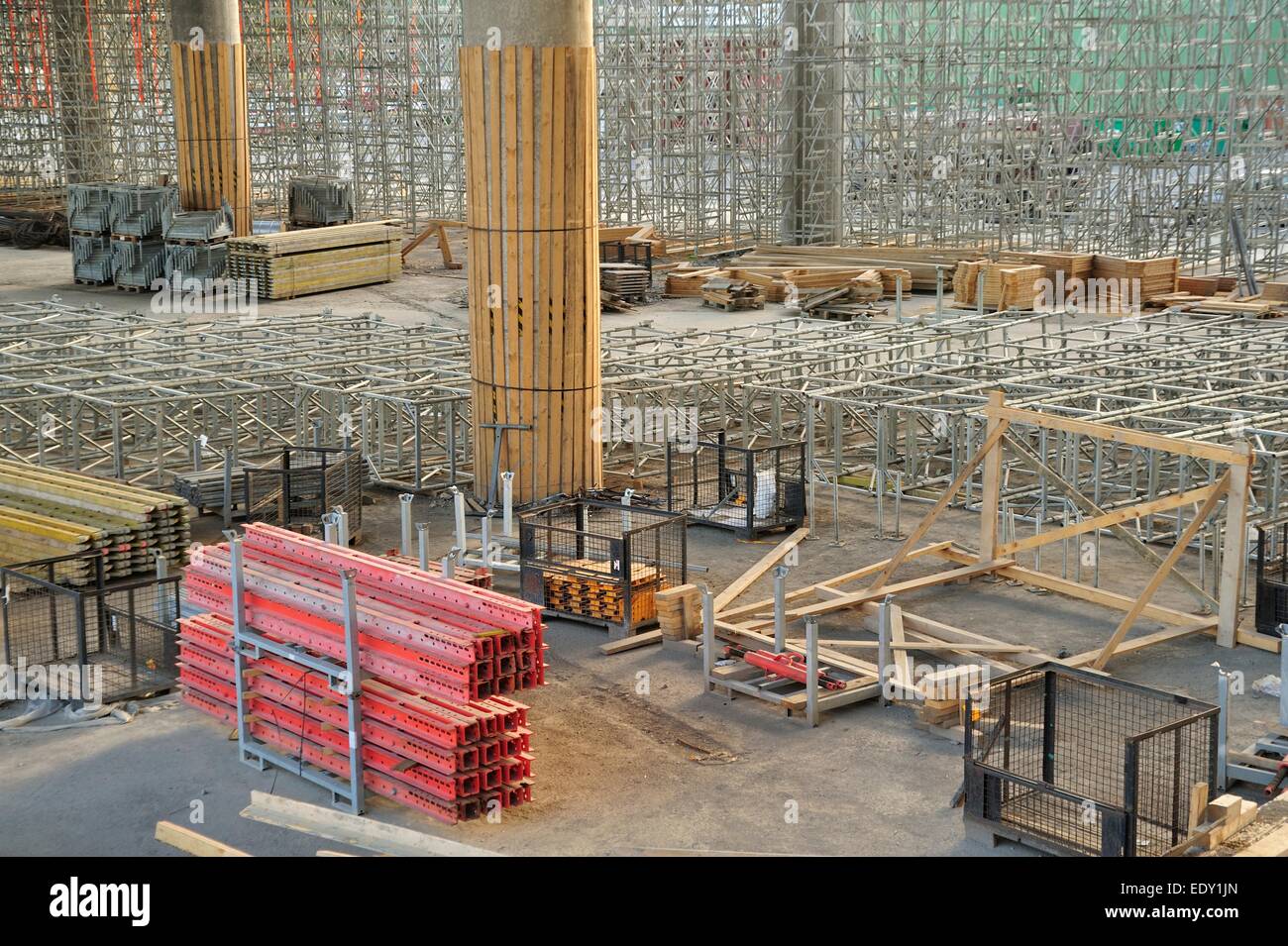 Column construction site hi-res stock photography and images - Alamy