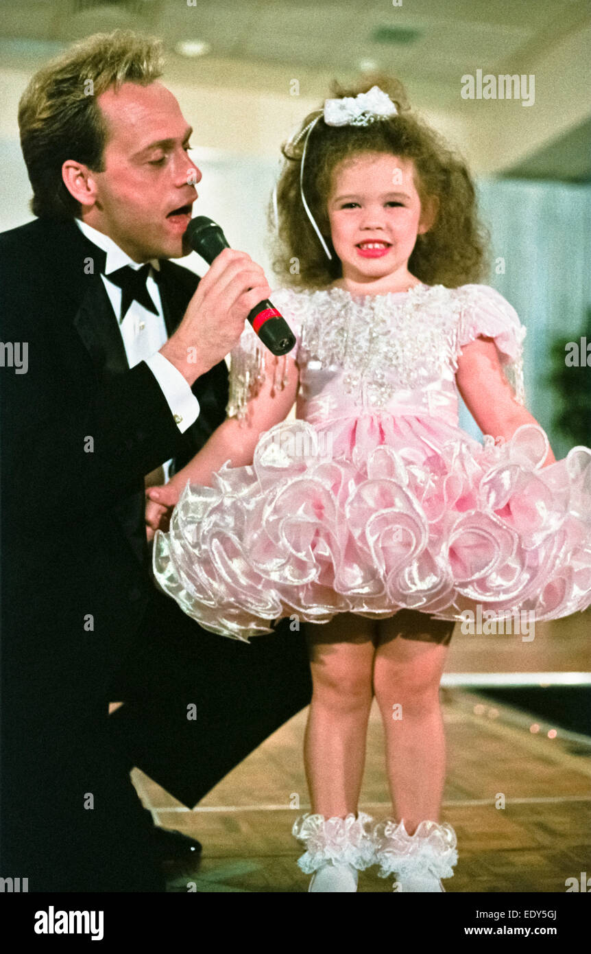 ATLANTA, USA. - OCTOBER 1: American children competes in a beauty ...