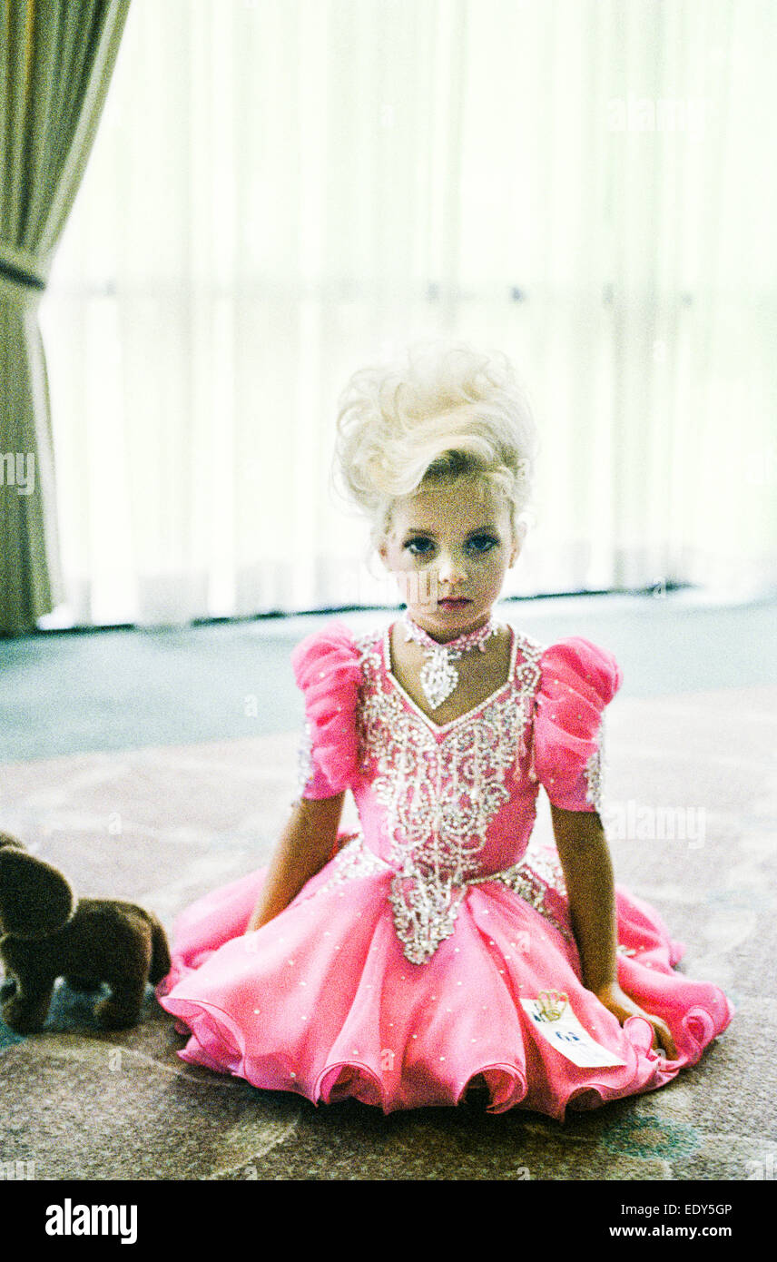 ATLANTA, USA. - OCTOBER 1: American children competes in a beauty ...