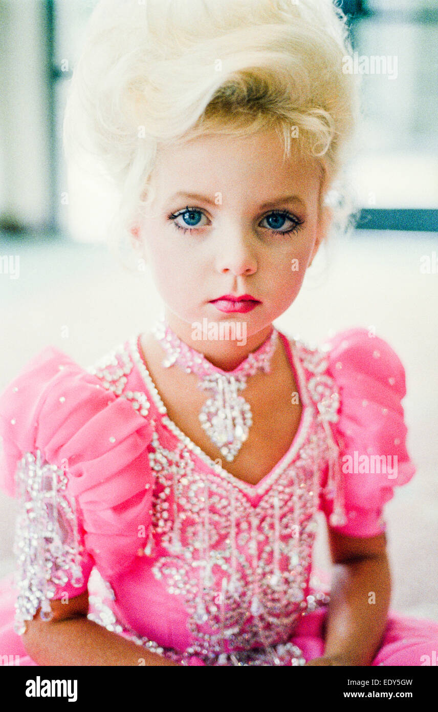 ATLANTA, USA. - OCTOBER 1: American children competes in a beauty ...