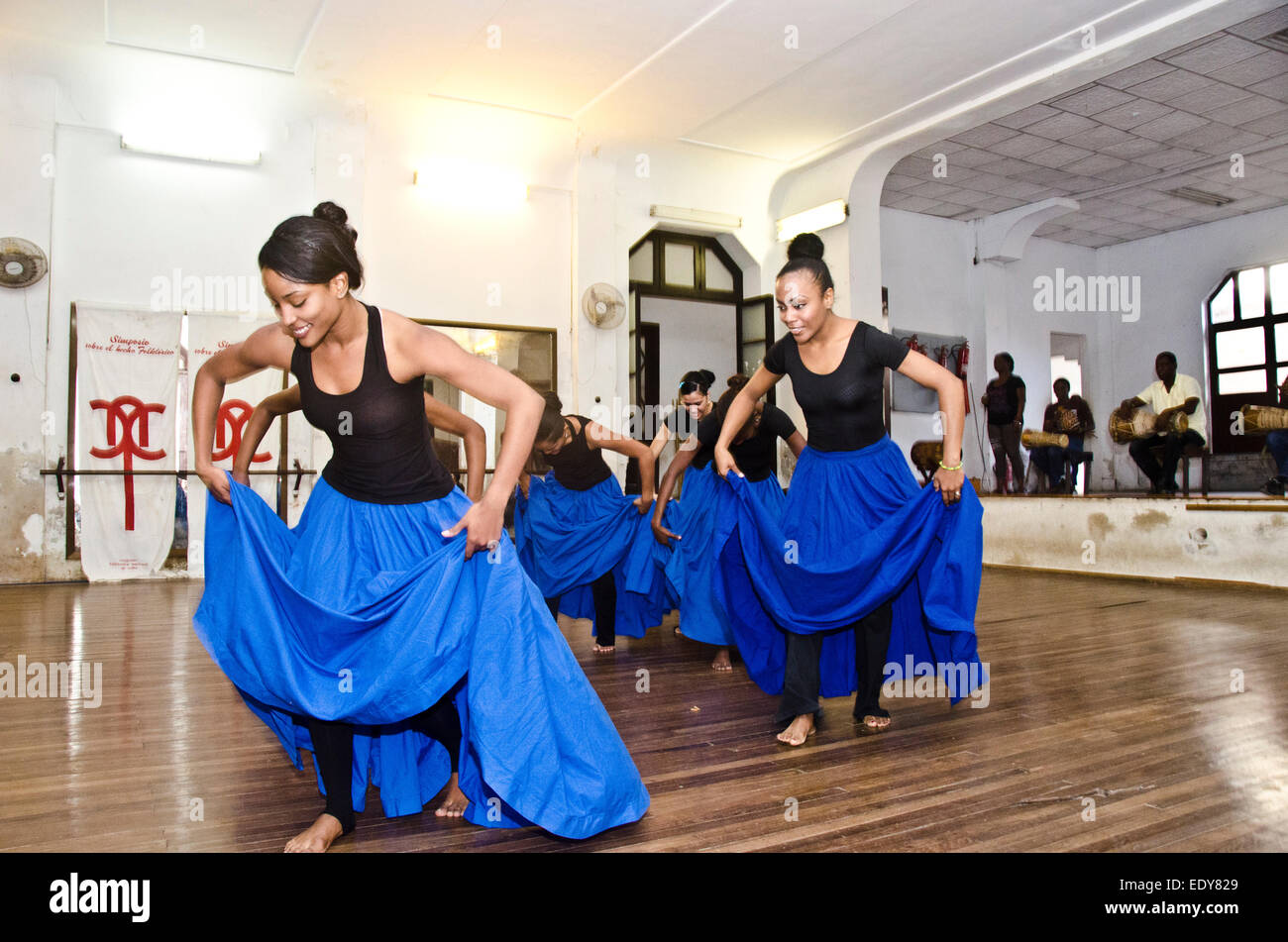 Cuban Ballet Folklorica practicing in Havana, Cuba Stock Photo - Alamy
