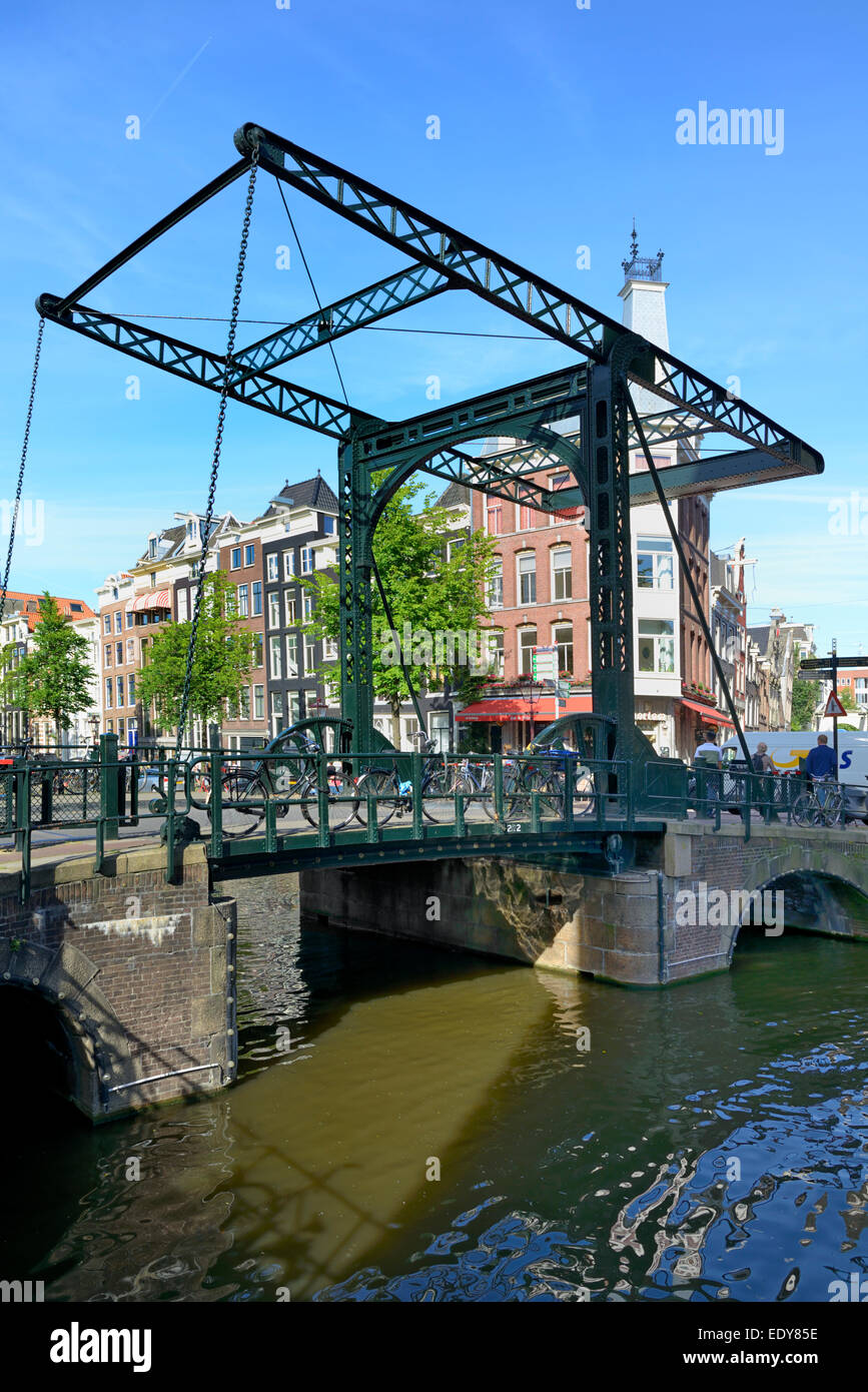 Bascule Bridge (Draw Bridge) over the canal, Staalstraat ...