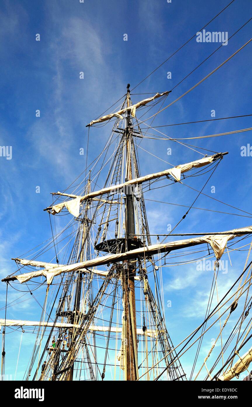 Tall ship rigging hi-res stock photography and images - Alamy