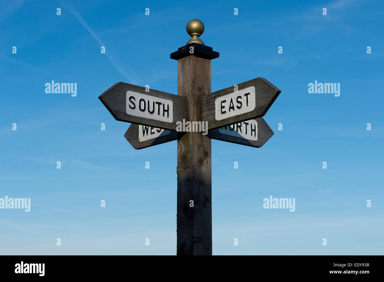 Pointing north south east west hi-res stock photography and images - Alamy