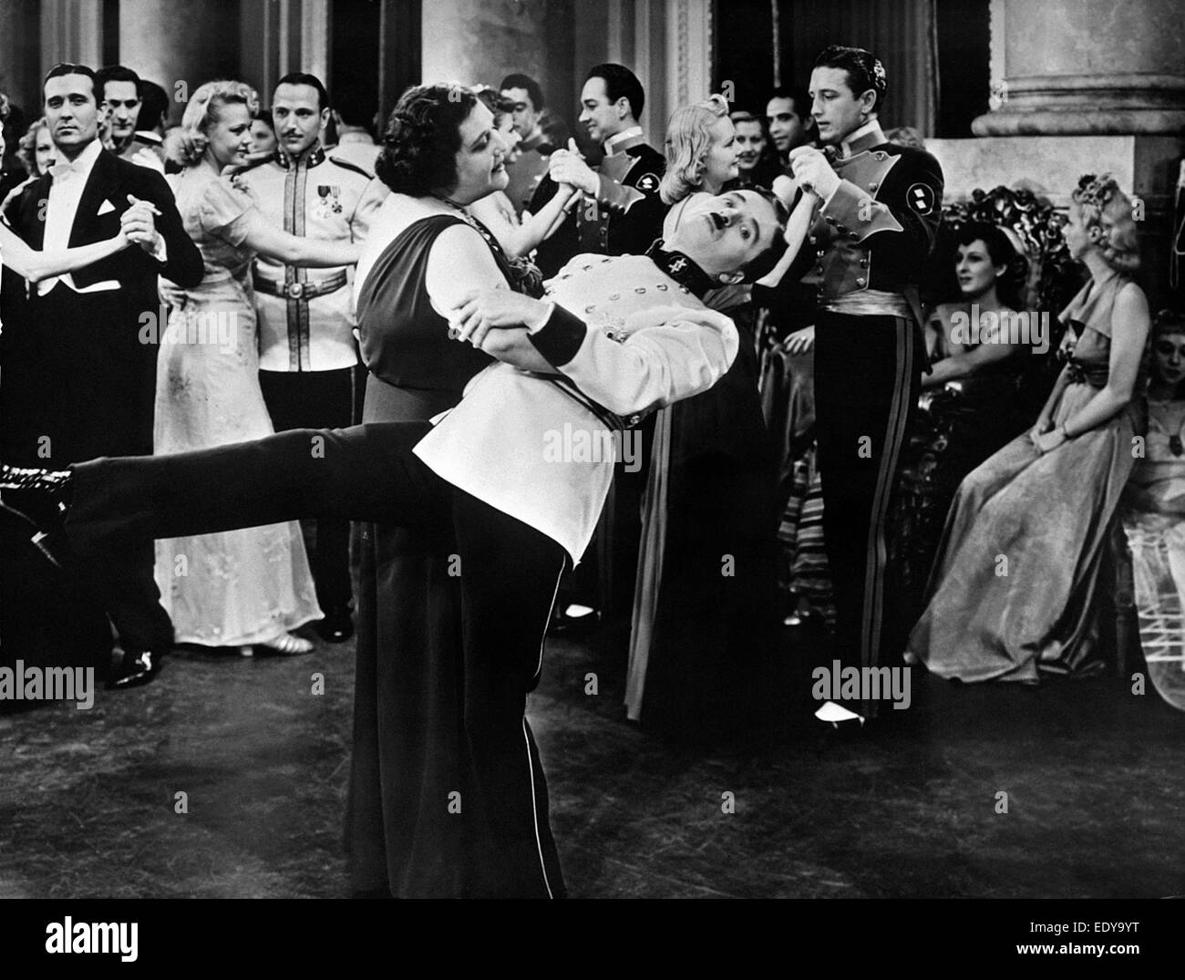 THE GREAT DICTATOR - With Charlie Chaplin - United Artists 1941 ...