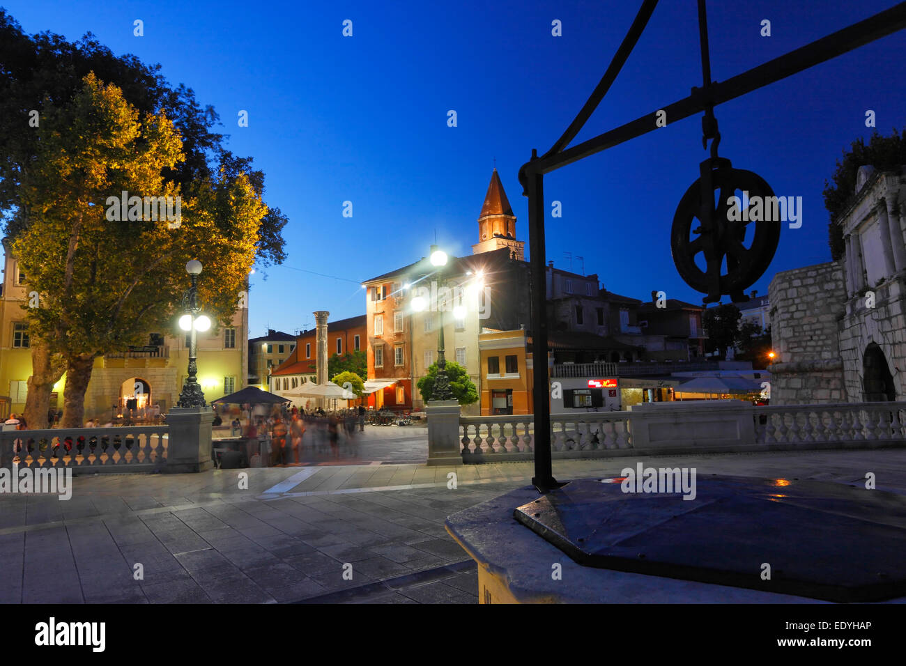 Five wells square hi-res stock photography and images - Alamy