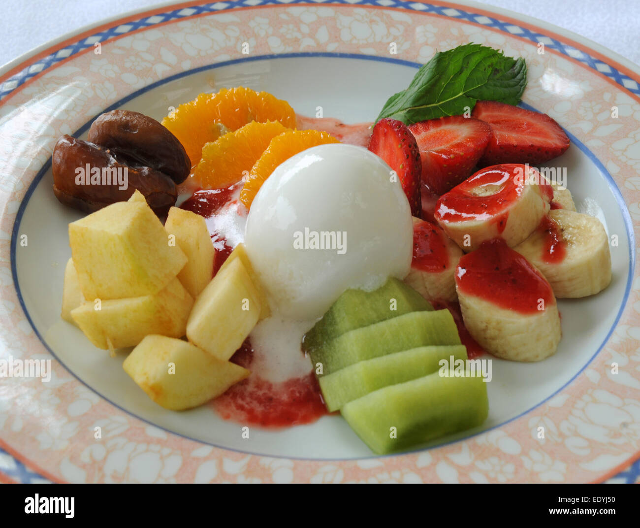 Fruits with ice cream on plate hi-res stock photography and images - Alamy