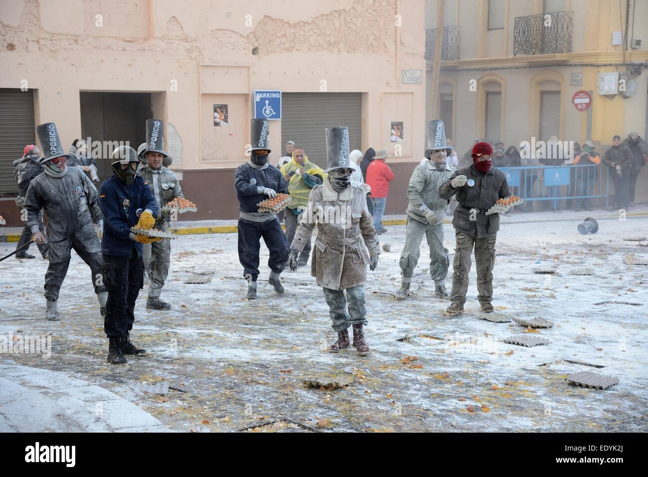 Els Enfarinats flour fight, rebels, armed with flour, eggs and ...