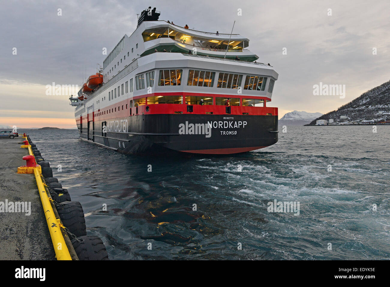 Ship departing pier hi-res stock photography and images - Alamy