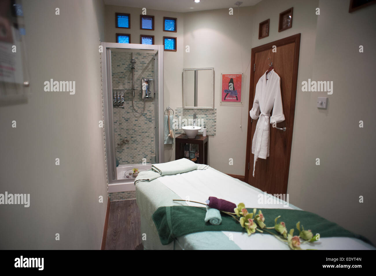 Spa interior beds hi-res stock photography and images - Alamy