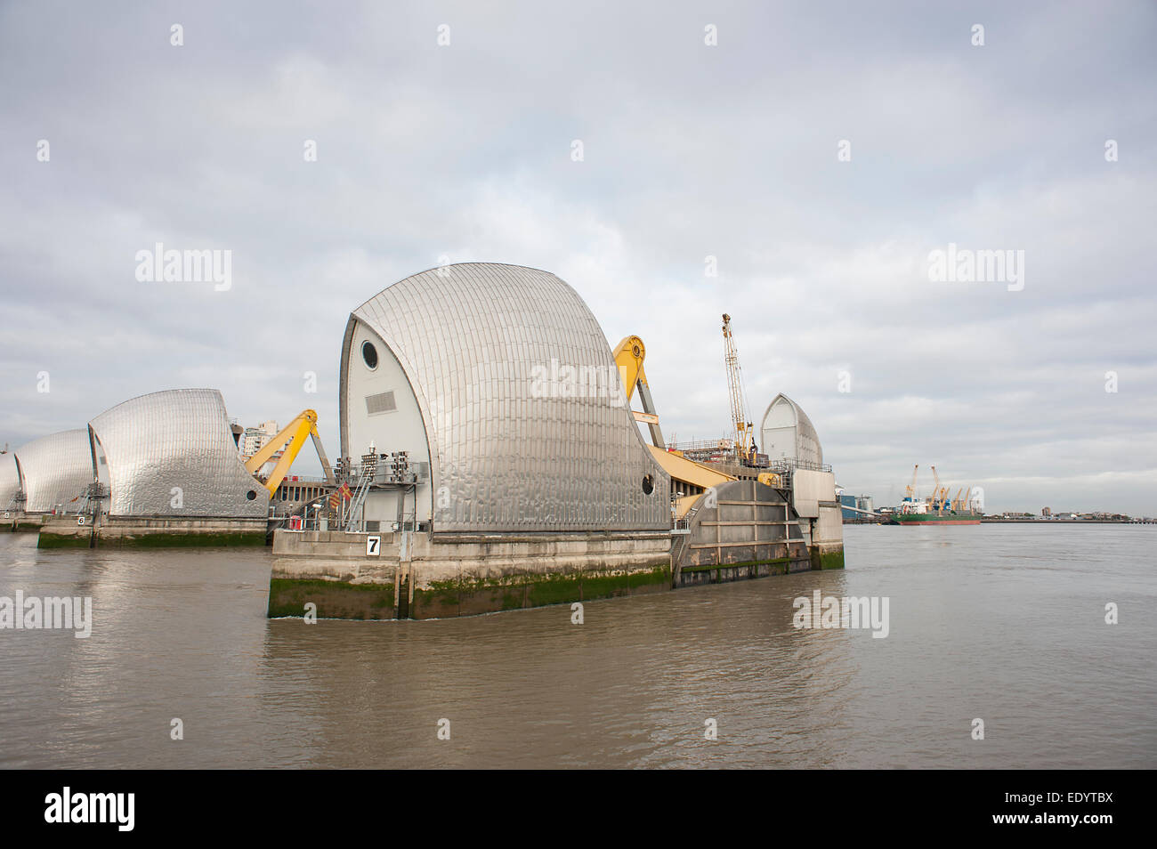 Thames river barrier defence. credit: LEE RAMSDEN / ALAMY Stock Photo ...
