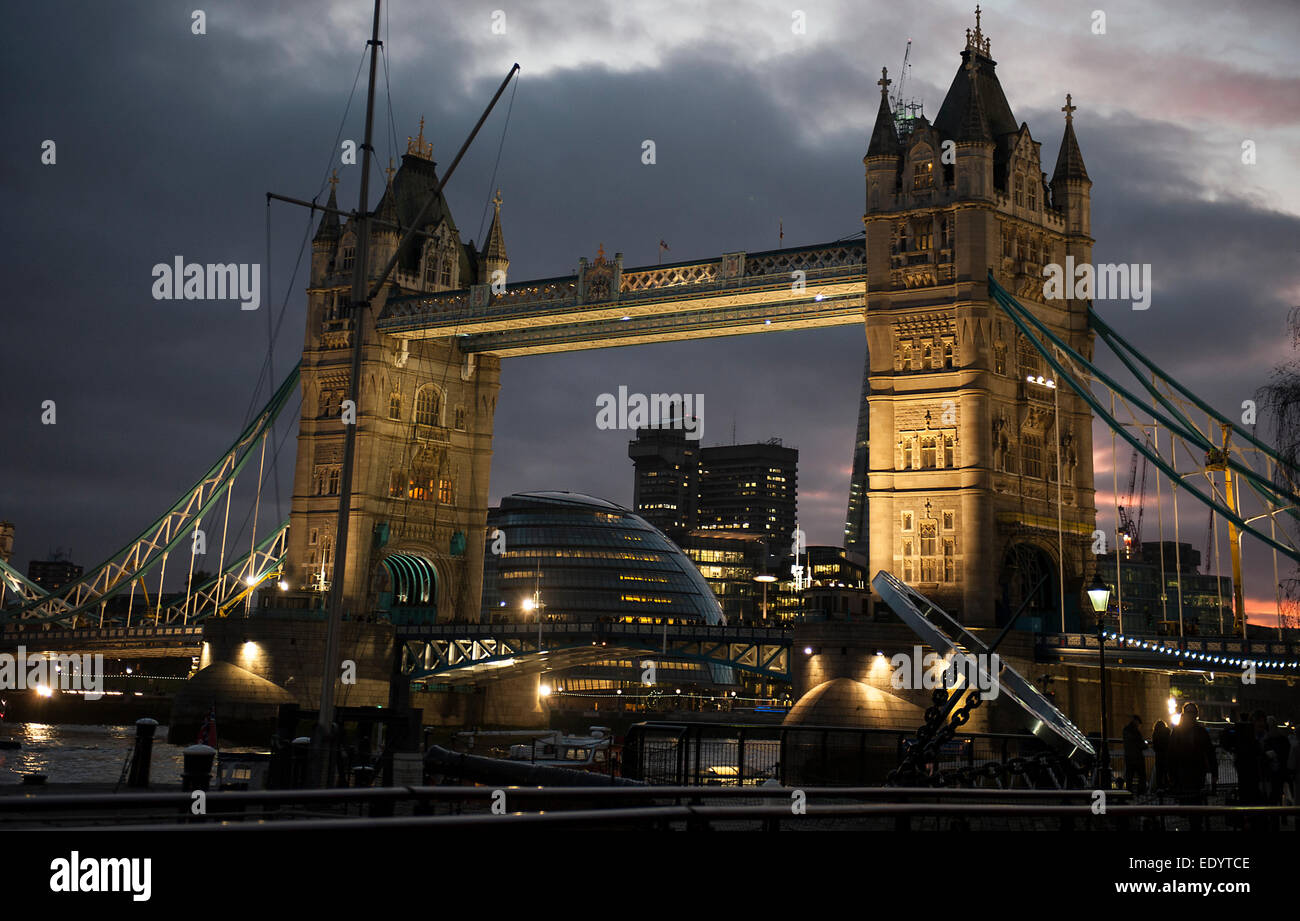 London Bridge tower England gerkin. credit: LEE RAMSDEN / ALAMY Stock ...