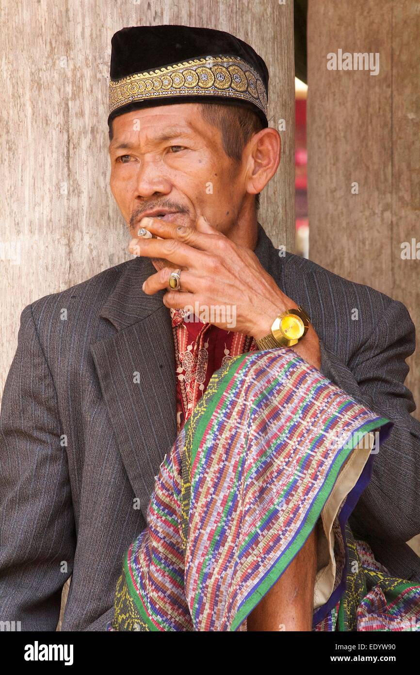 Man at funeral ritual in Tana Toraja, Sulawesi Indonesia Stock Photo ...