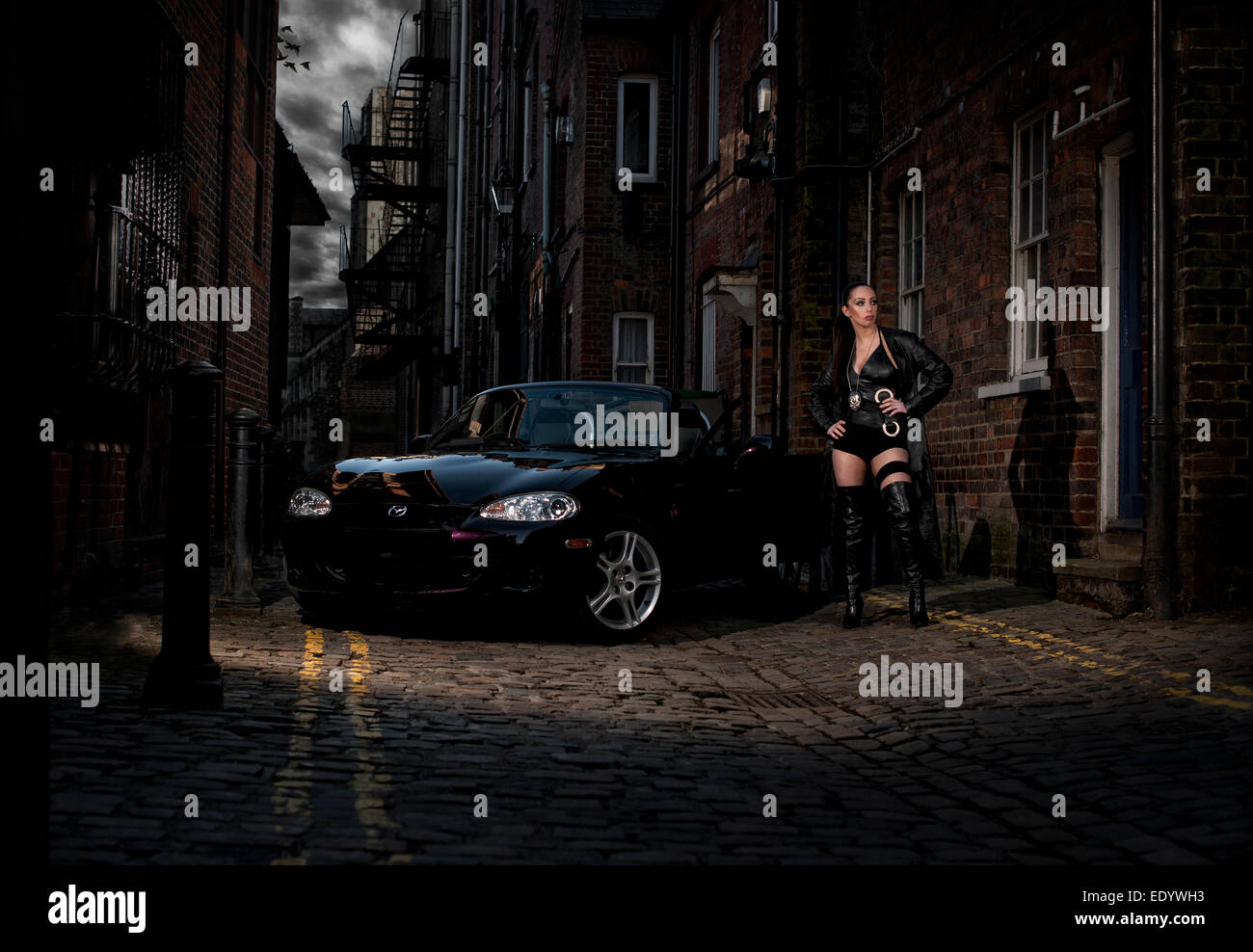 policewoman female cop style shoot. credit: LEE RAMSDEN / ALAMY Stock ...