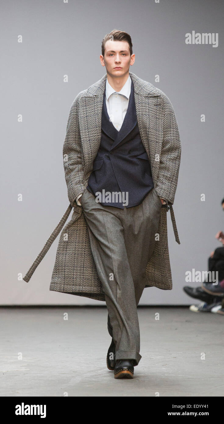 Male runway models hi-res stock photography and images - Alamy