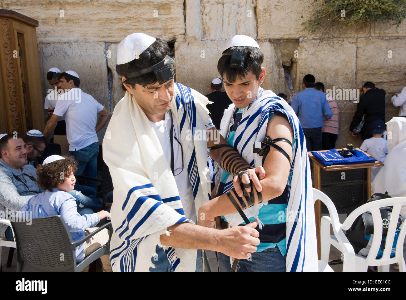 Jewish man preparing tefillin around hi-res stock photography and ...
