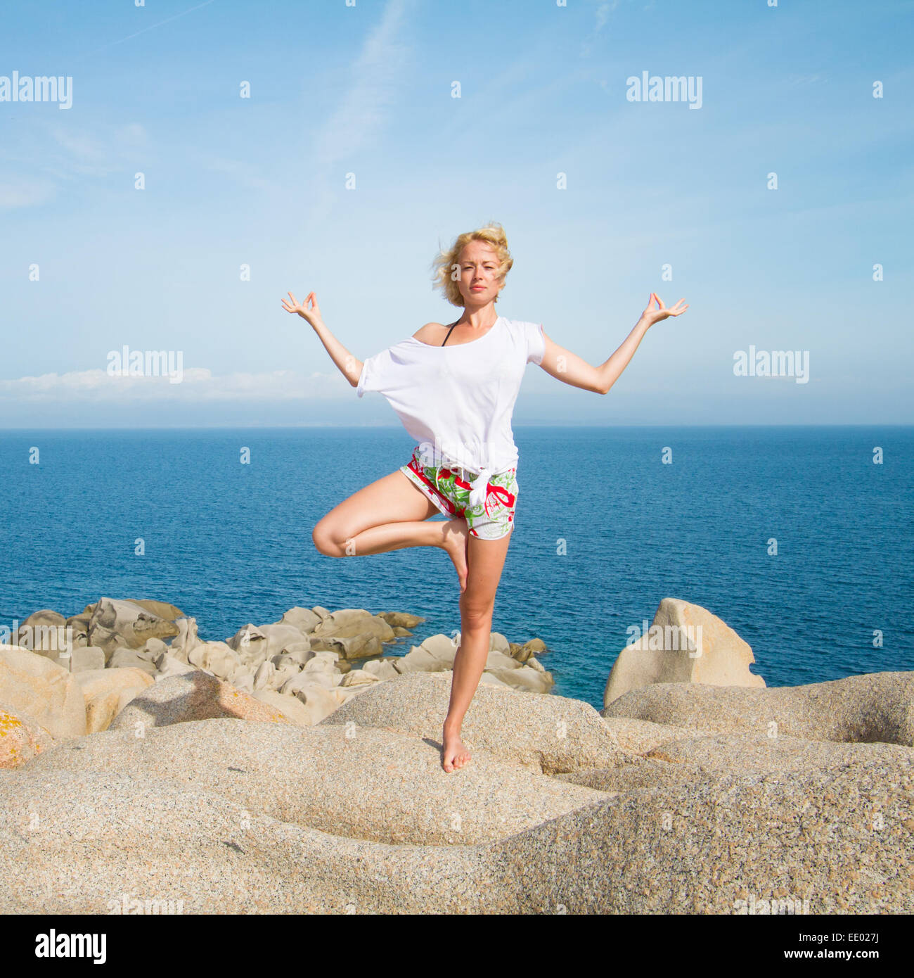 Yoga at beach rock hi-res stock photography and images - Alamy