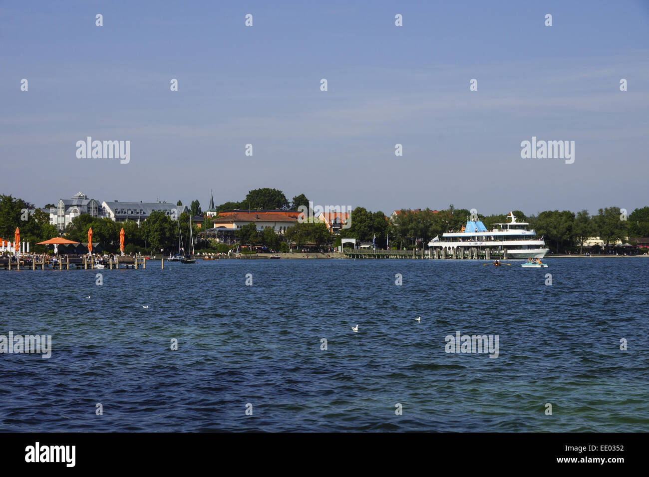 Ausflugsboot am pier hi-res stock photography and images - Alamy