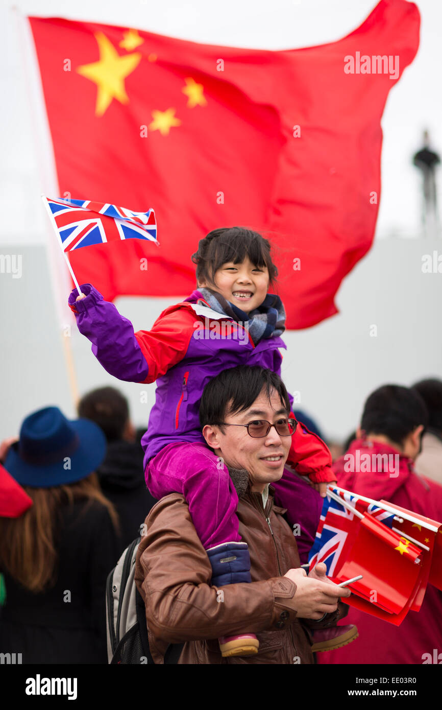 Members of the British Chinese community wait to board the Chinese ...